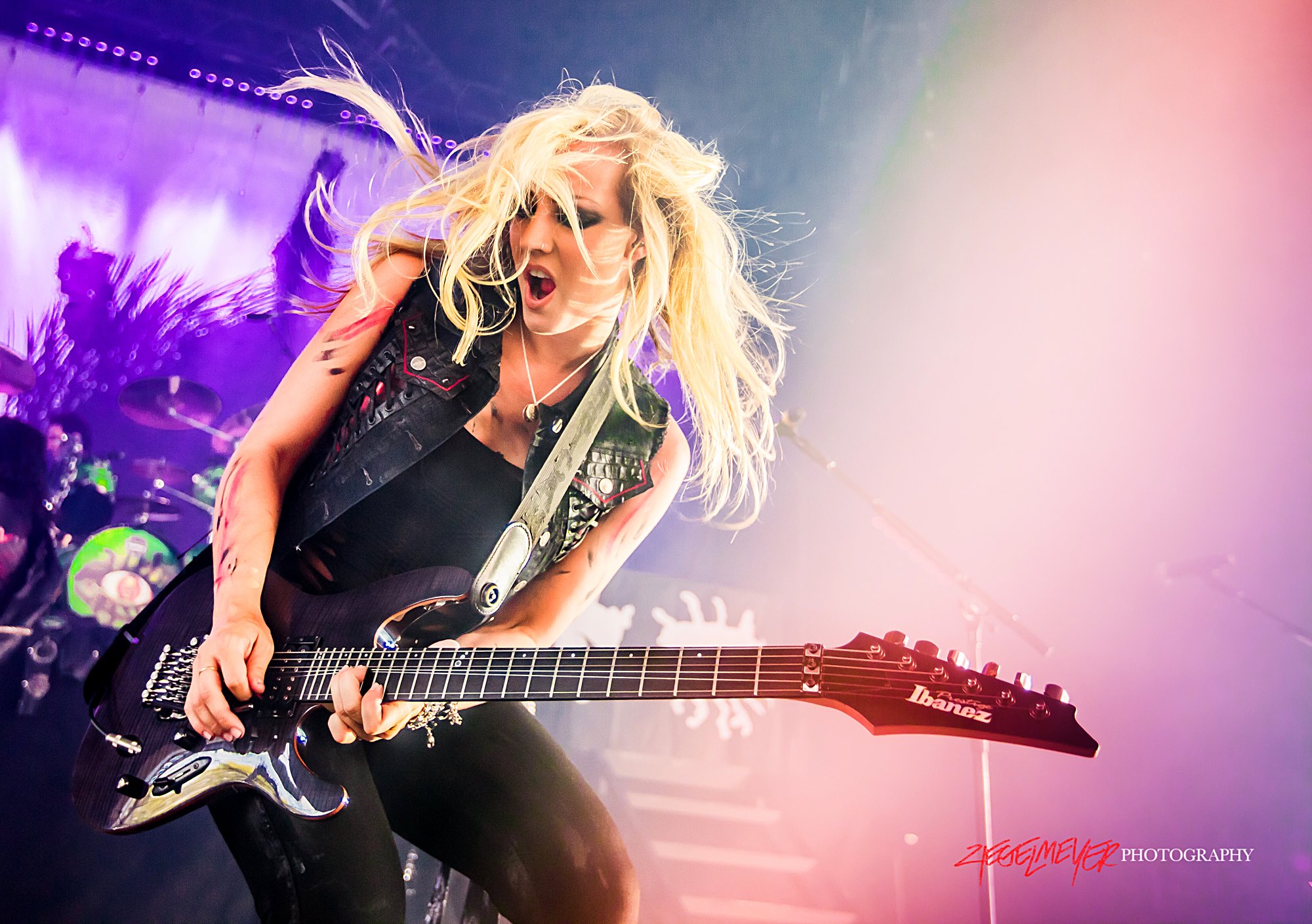 Nita Strauss ¿Quién ha dicho que el Metal es cosa de hombres ...